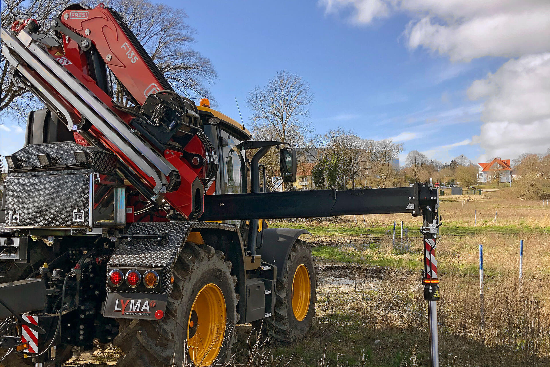 JCB 4190 Fastrac im Einsatz mit Fassi F135 Ladekran - PROTRADER.ONE